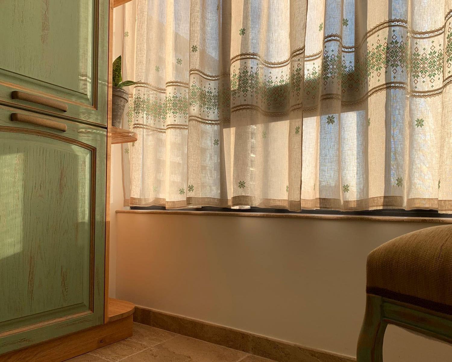 perdele traditionale – cusaturi si broderii traditionale romanesti